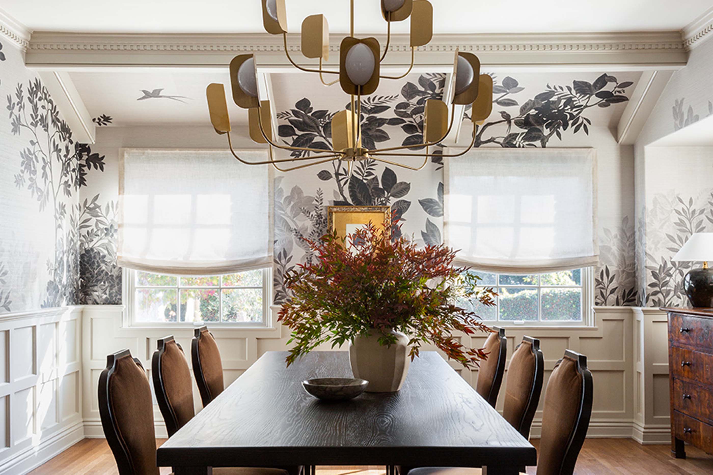 A 1935 Colonial Gets a Fresh Look with a Stunning Dining Room Makeover – Clare
